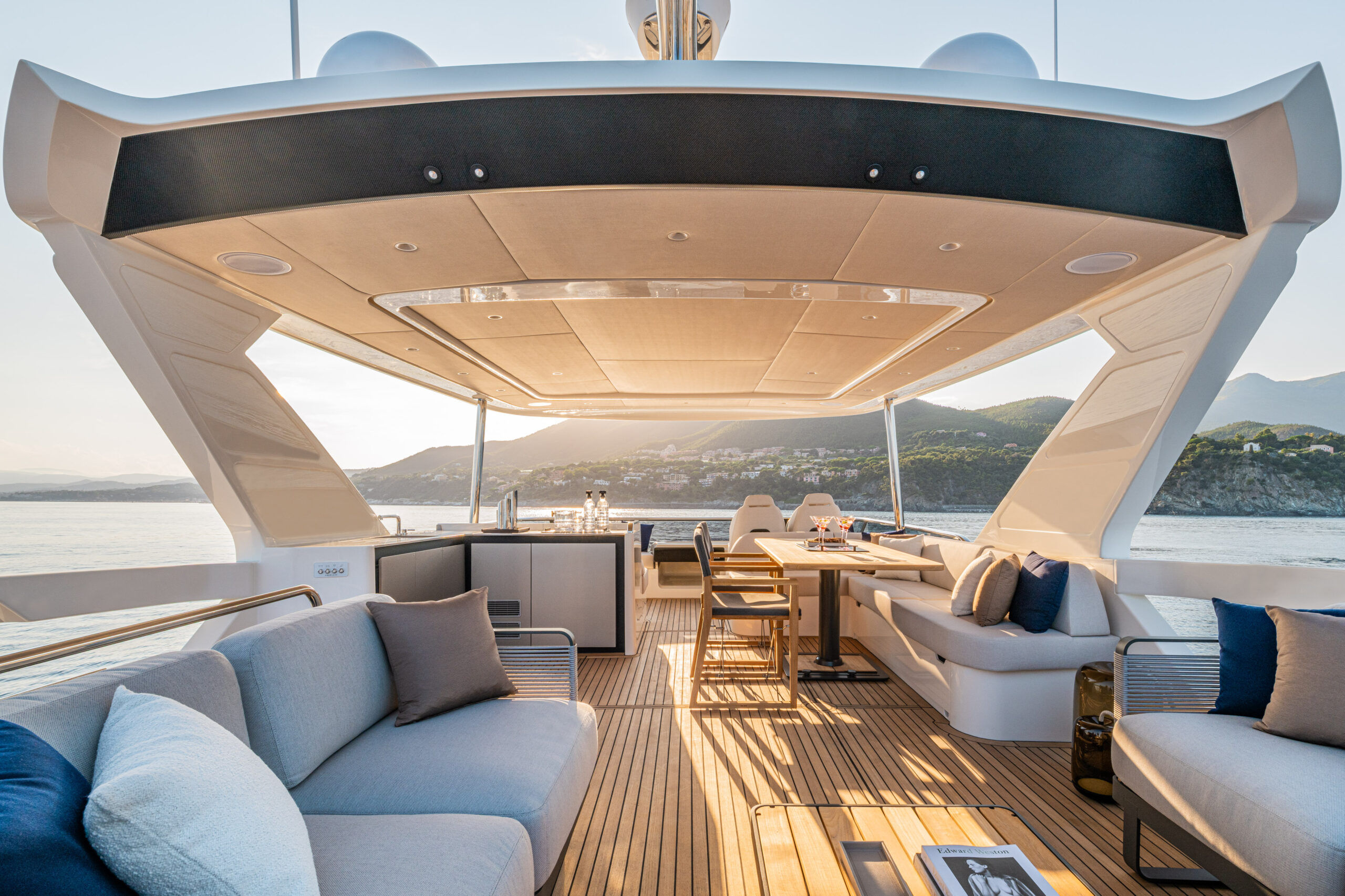 Absolute Navetta 62 Wins 2026 Motor Boat Award - Galati Yachts