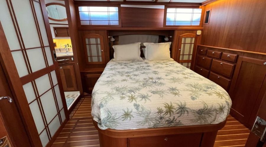 2018 48 Sabre Salon Express with Seakeeper & Swim Platform - Galati Yachts